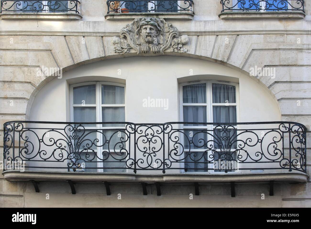 Detail balcon et mascaron hi-res stock photography and images - Alamy