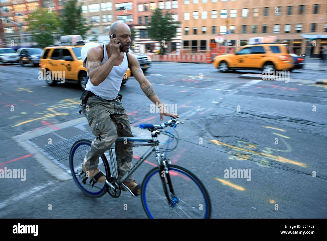 Velo taxi hi-res stock photography and images - Alamy