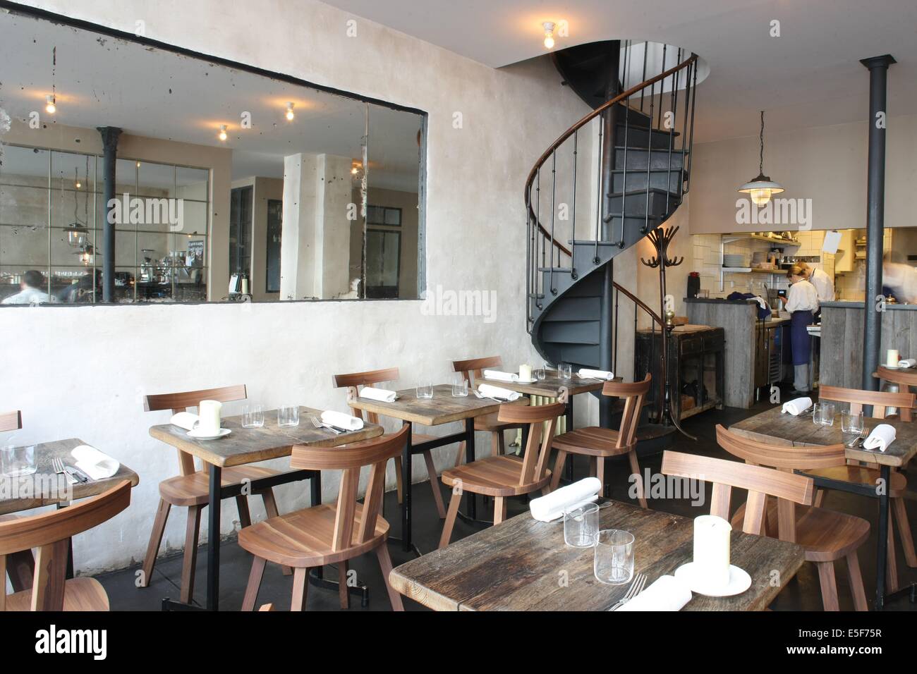 France, ile de france, paris 11e arrondissement, 80 rue de charonne ...