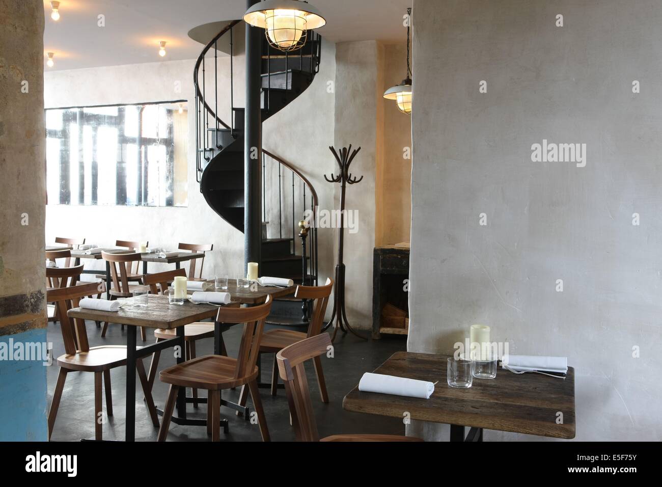 France, ile de france, paris 11e arrondissement, 80 rue de charonne ...