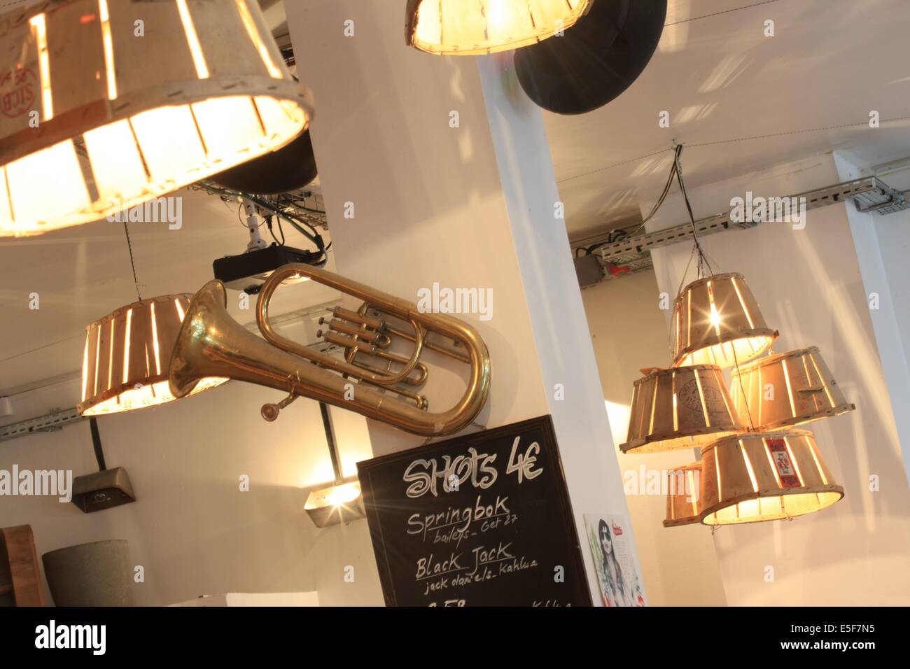 L'international paris hi-res stock photography and images - Alamy