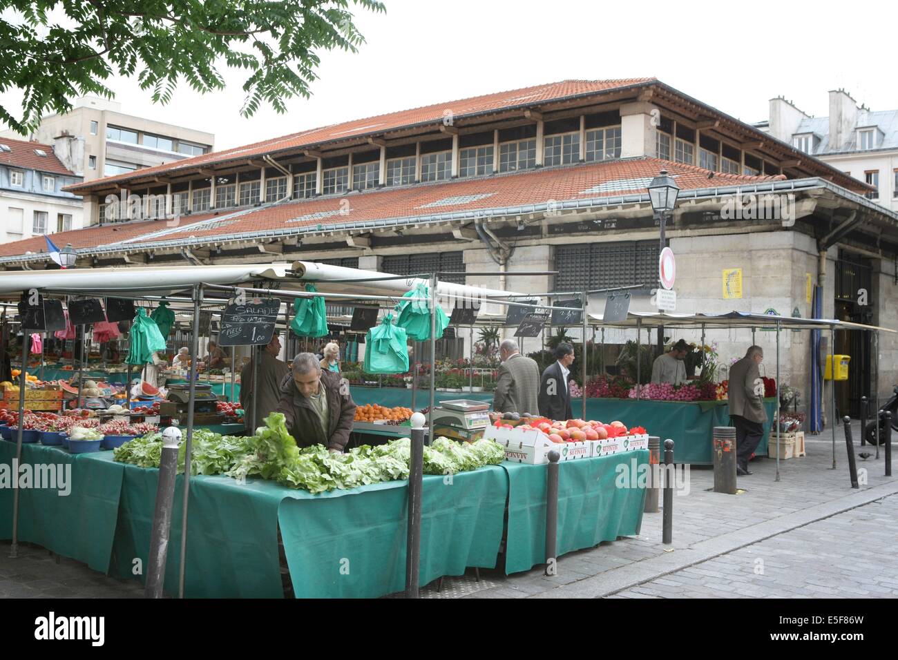 Paris marche d'aligre hi-res stock photography and images - Alamy