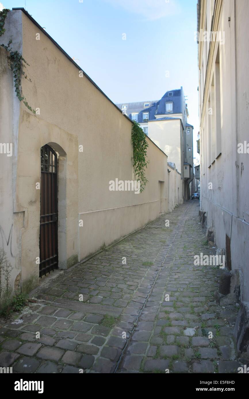 Ruelle sourdis hi-res stock photography and images - Alamy