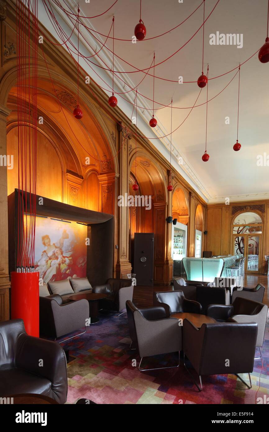 Hotel plaza athenee hi-res stock photography and images - Alamy