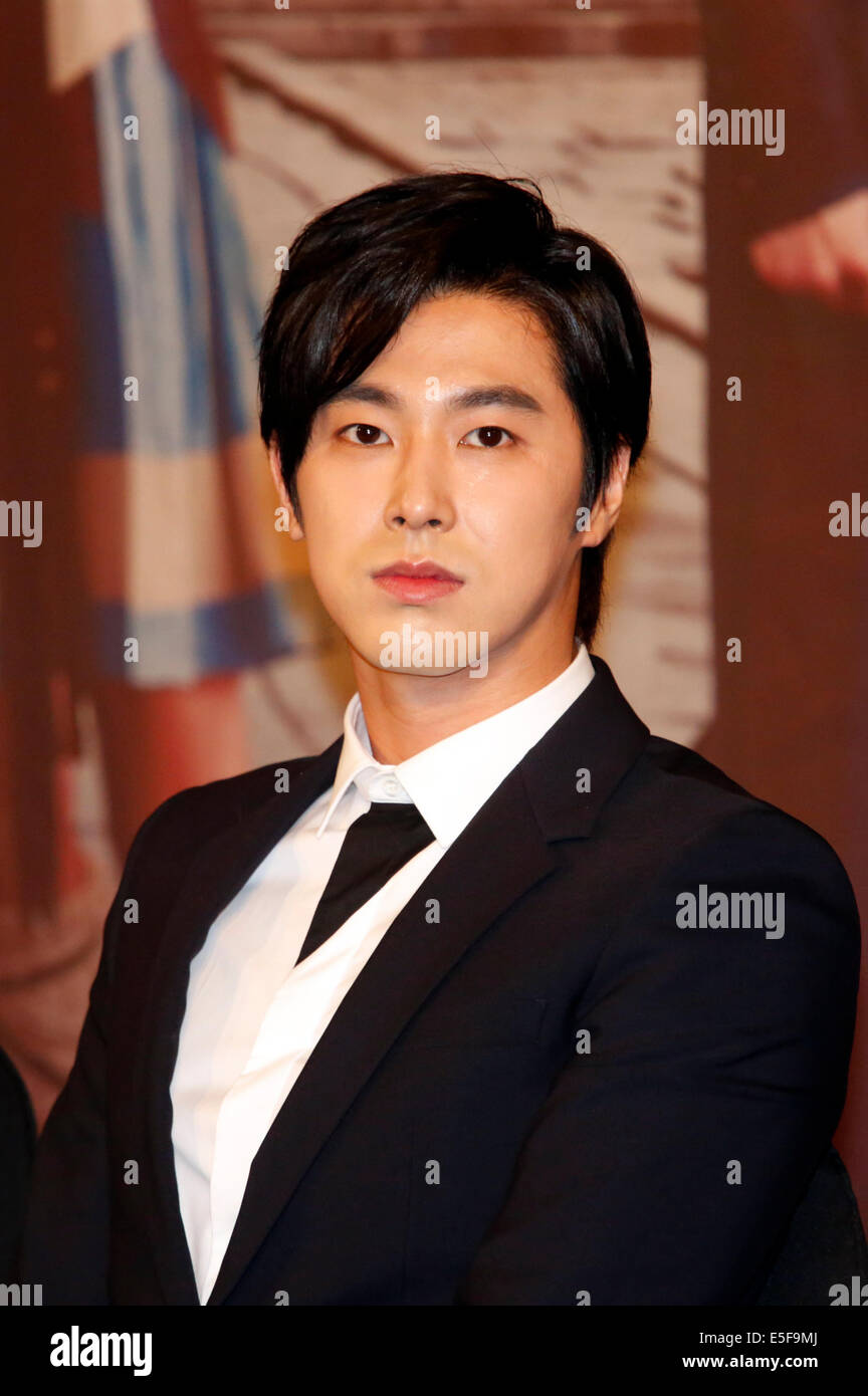 Singer ho hi-res stock photography and images - Alamy