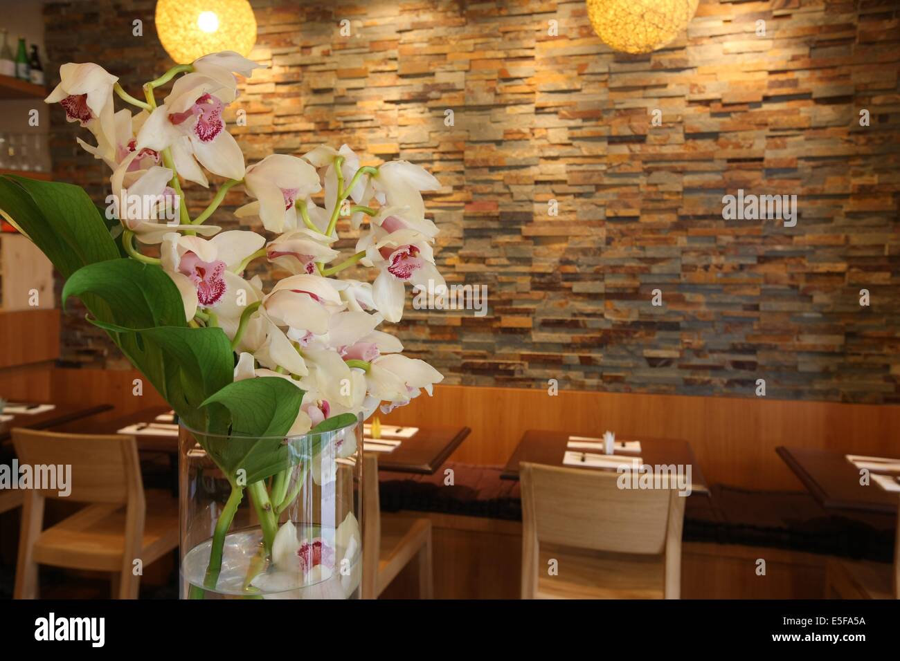 Richer paris france restaurant hi-res stock photography and images - Alamy