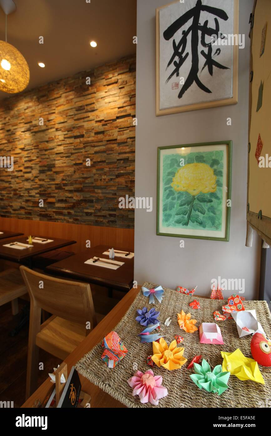 Richer paris france restaurant hi-res stock photography and images - Alamy