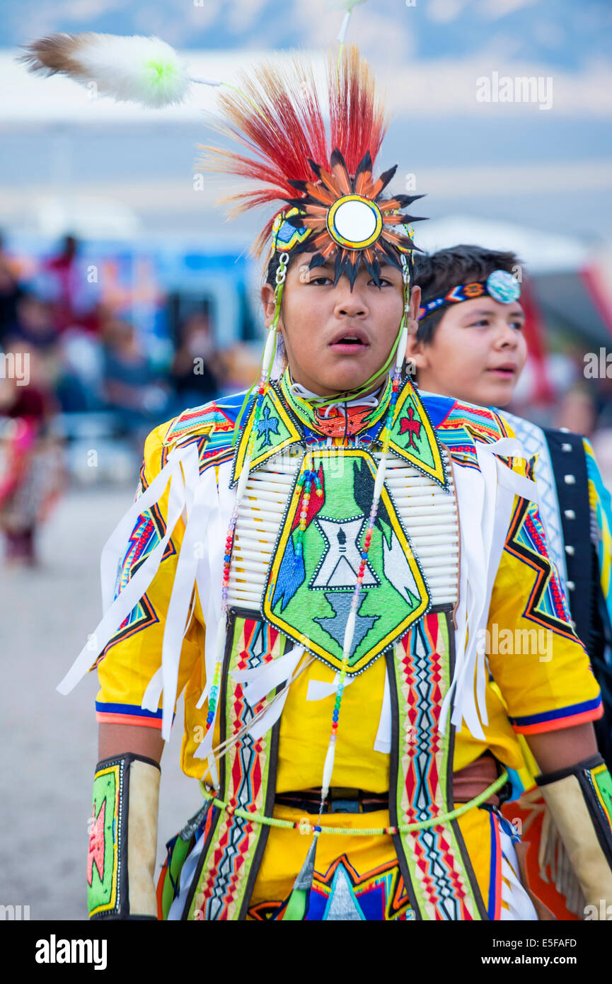 Pow wow regalia boy hi-res stock photography and images - Alamy