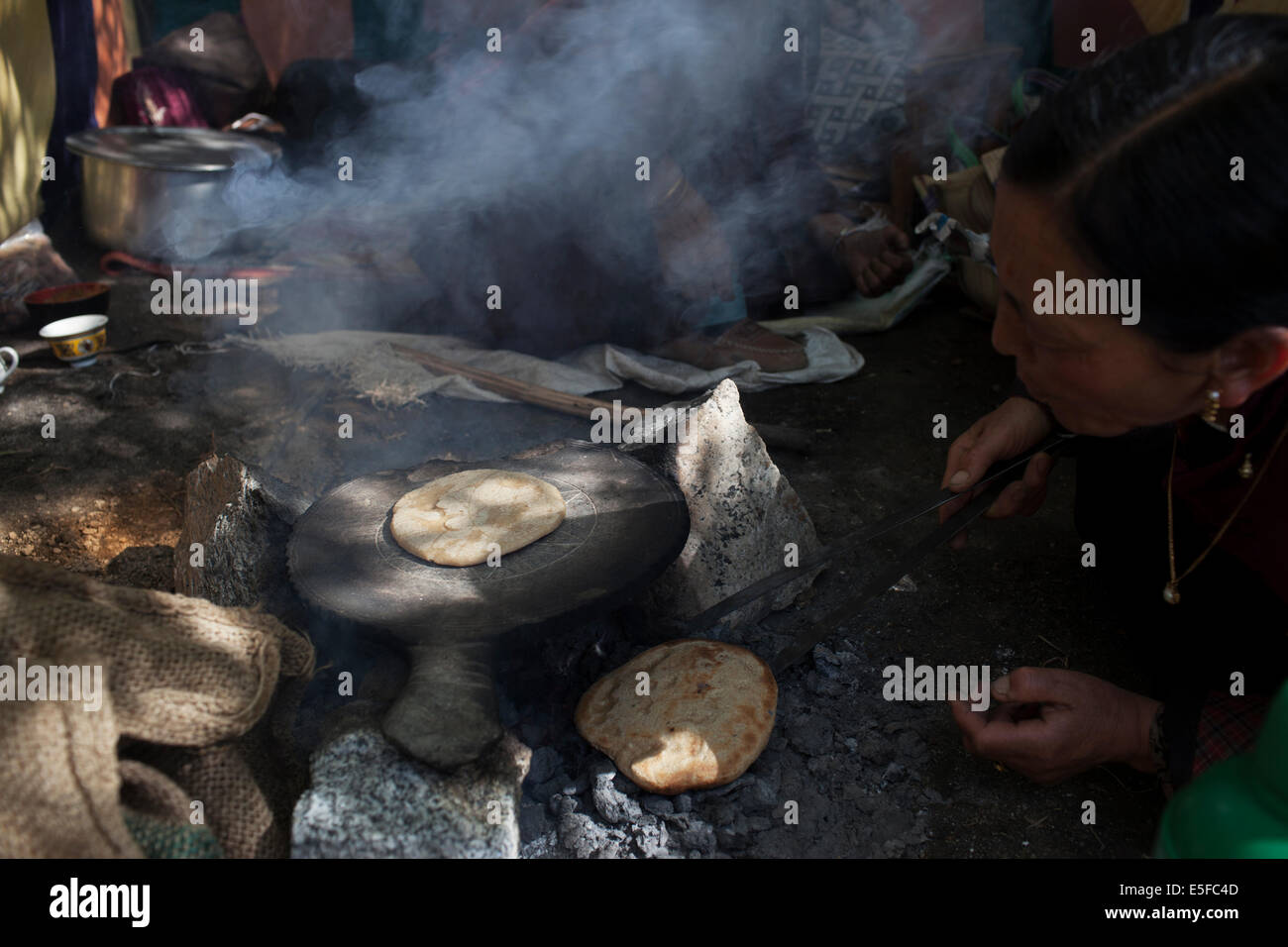 Ladakhi women in tradional dress making bread in Leh Stock Photo - Alamy