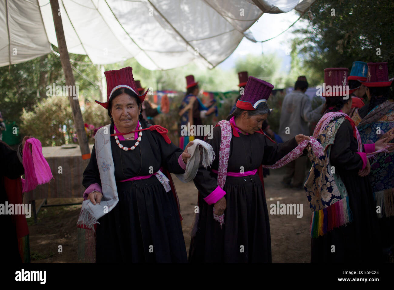 Tradional dance hi-res stock photography and images - Alamy