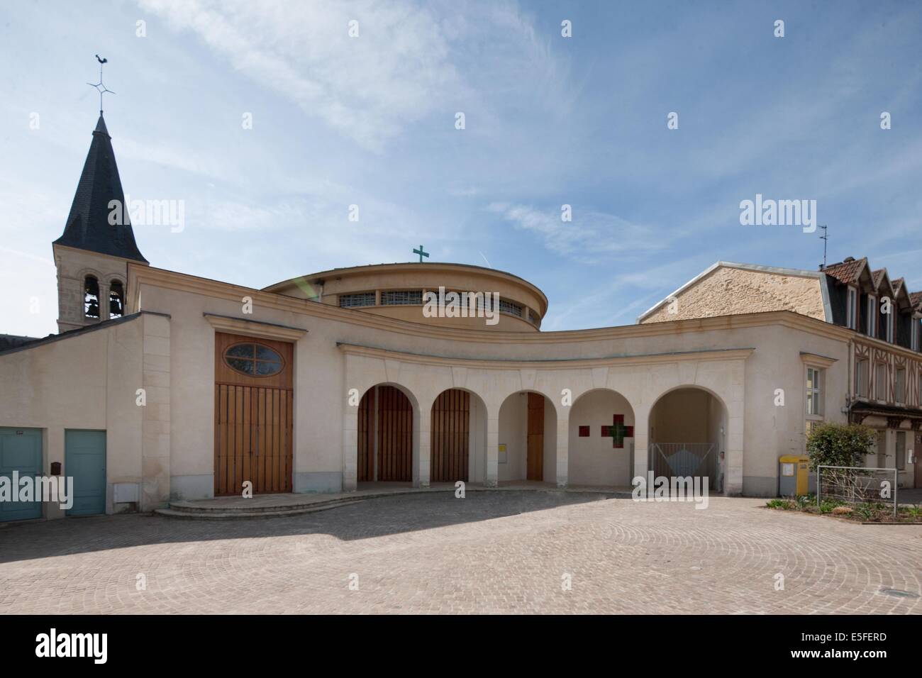 Eglise Saint Denys High Resolution Stock Photography and Images - Alamy