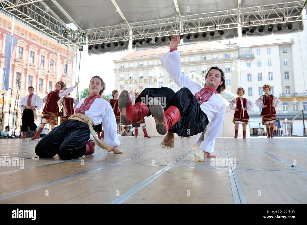 Ukrainian dance hi-res stock photography and images - Alamy