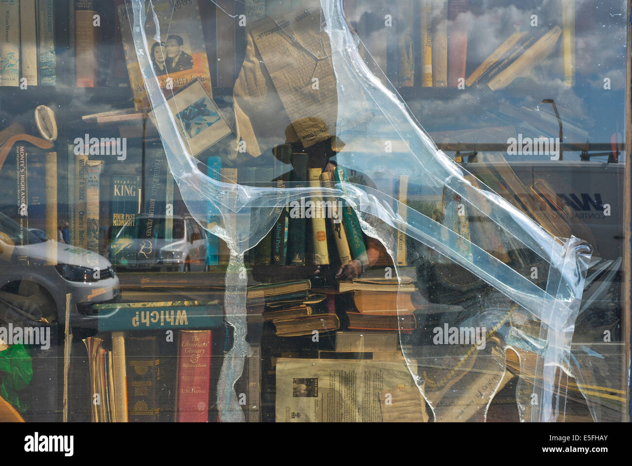Bookshop window display hi-res stock photography and images - Alamy