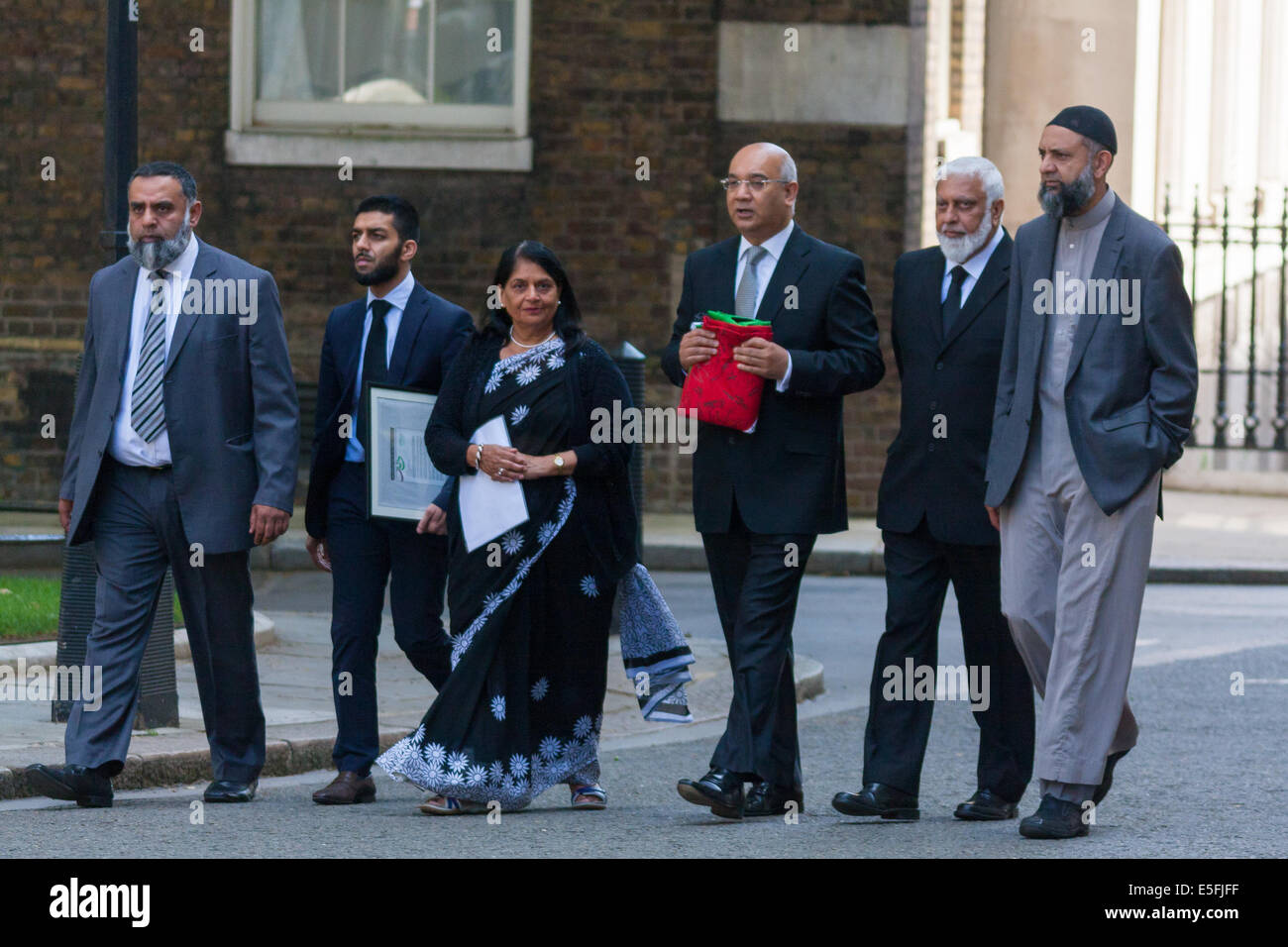 Muslim Uk Flag Stock Photos & Muslim Uk Flag Stock Images - Alamy