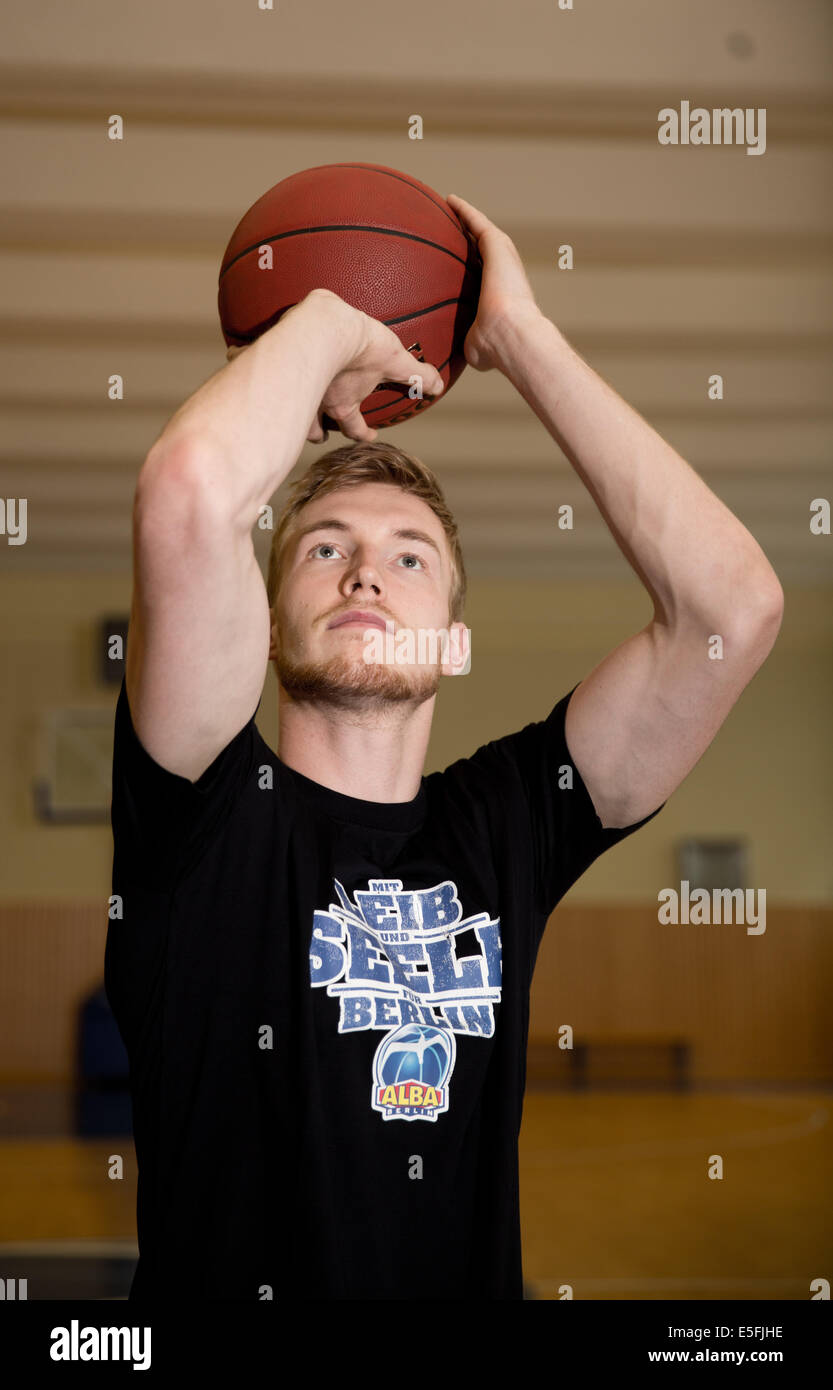 Niels giffey hi-res stock photography and images - Alamy