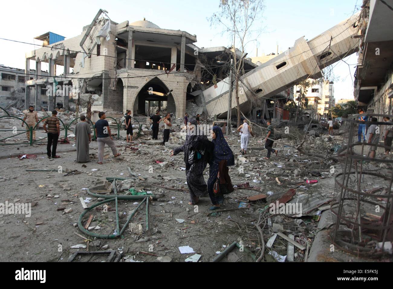 Destroyed minaret gaza hi-res stock photography and images - Alamy