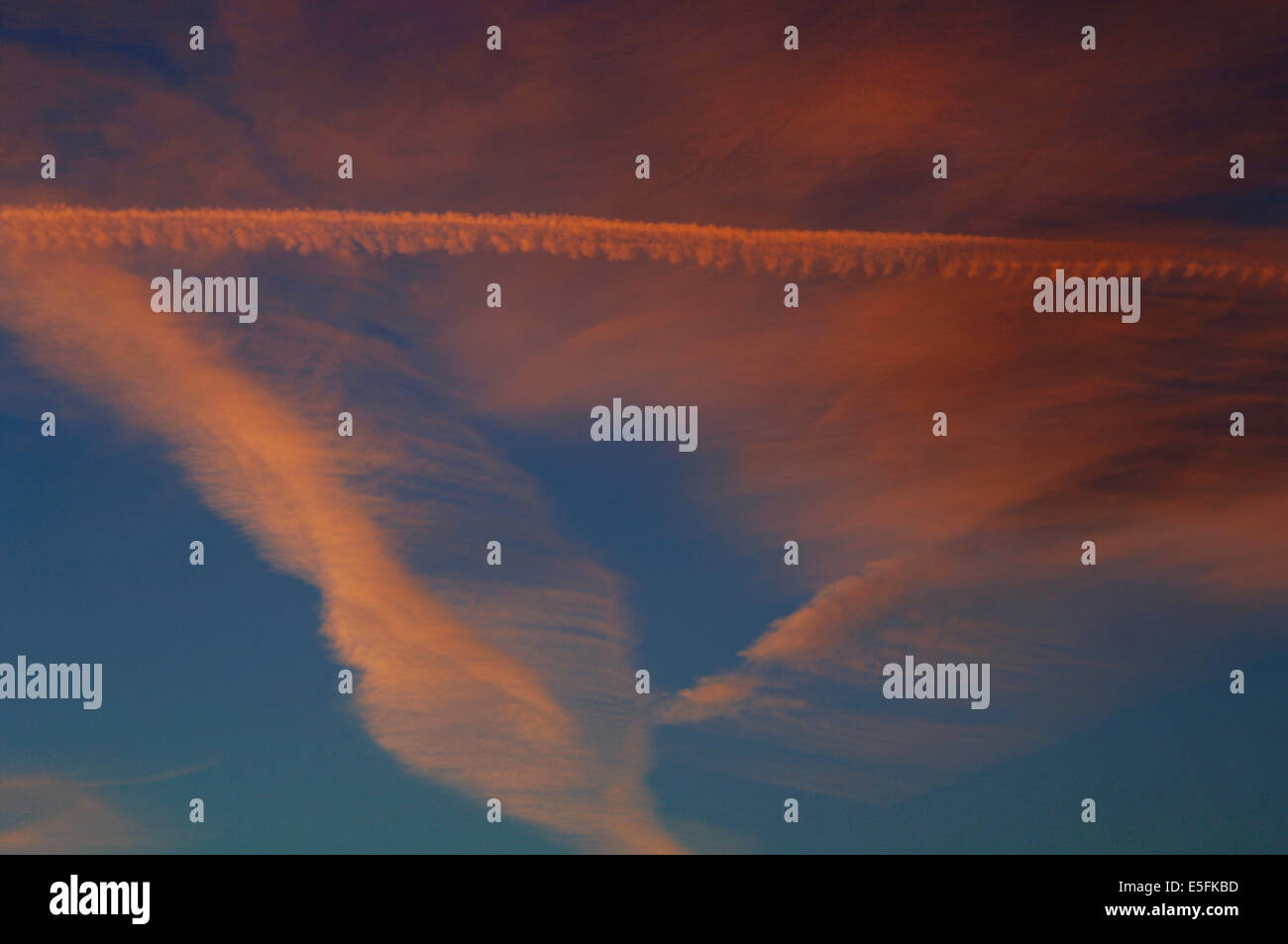 Jet aircraft trails hi-res stock photography and images - Alamy