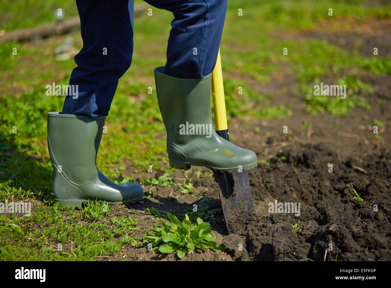Farmer digging hi-res stock photography and images - Alamy