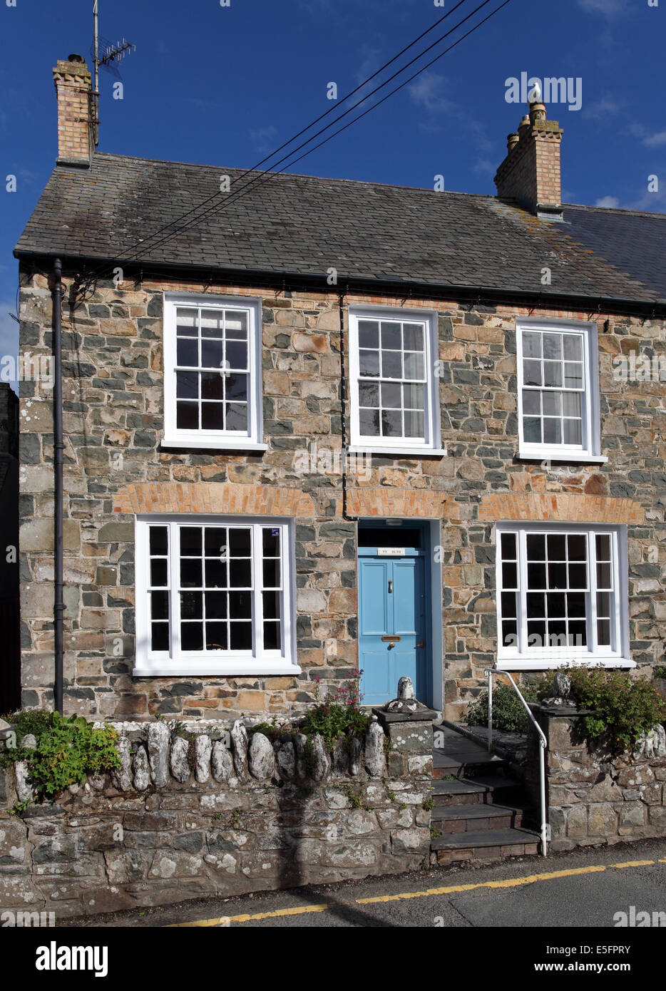 Stone Cottage Welsh Slate Roof Stock Photos & Stone Cottage Welsh Slate ...
