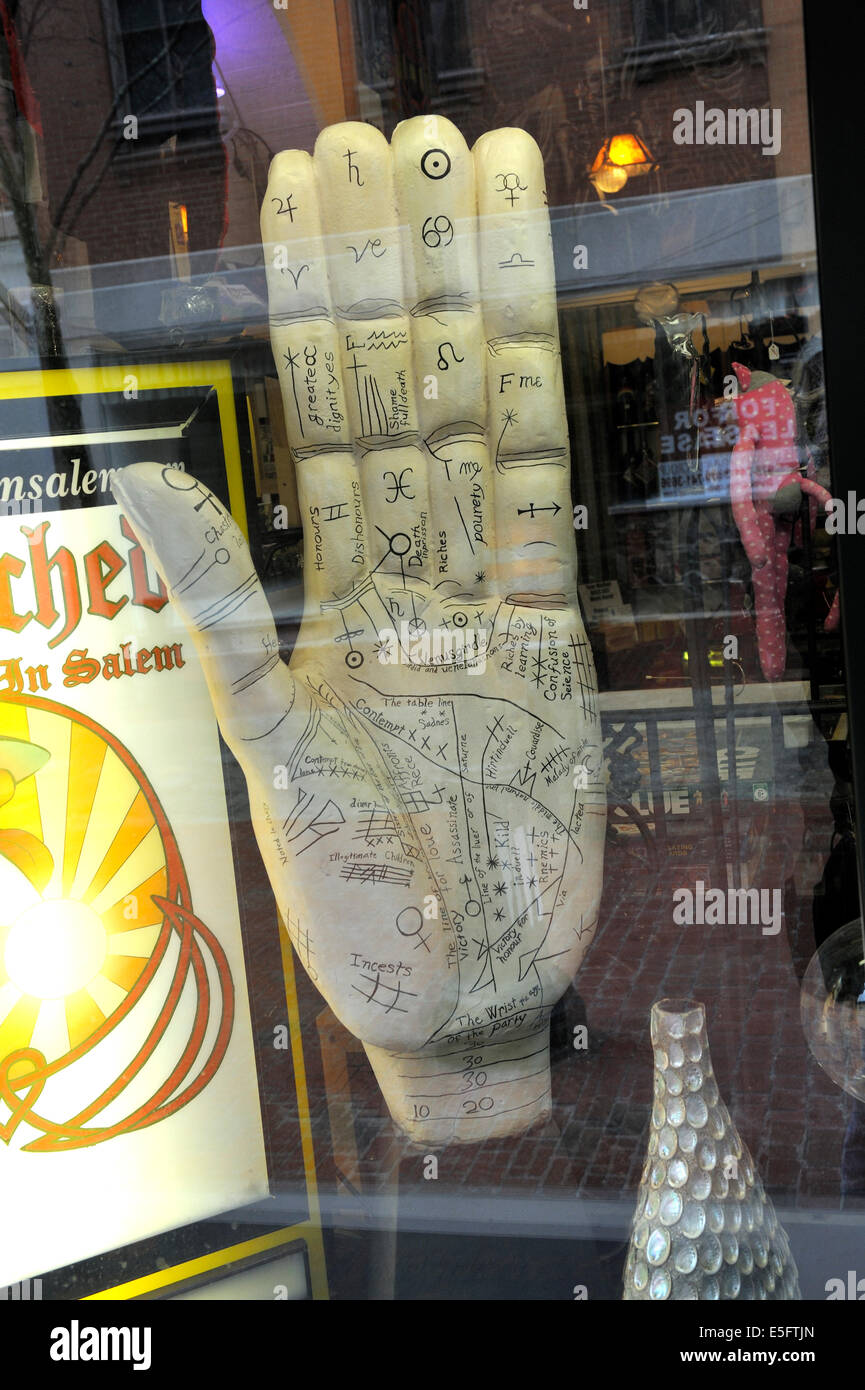 Palmistry hi-res stock photography and images - Alamy