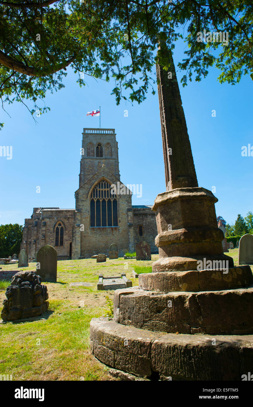 Churchyard cross and St Mary's parish church Wedmore Somerset England ...