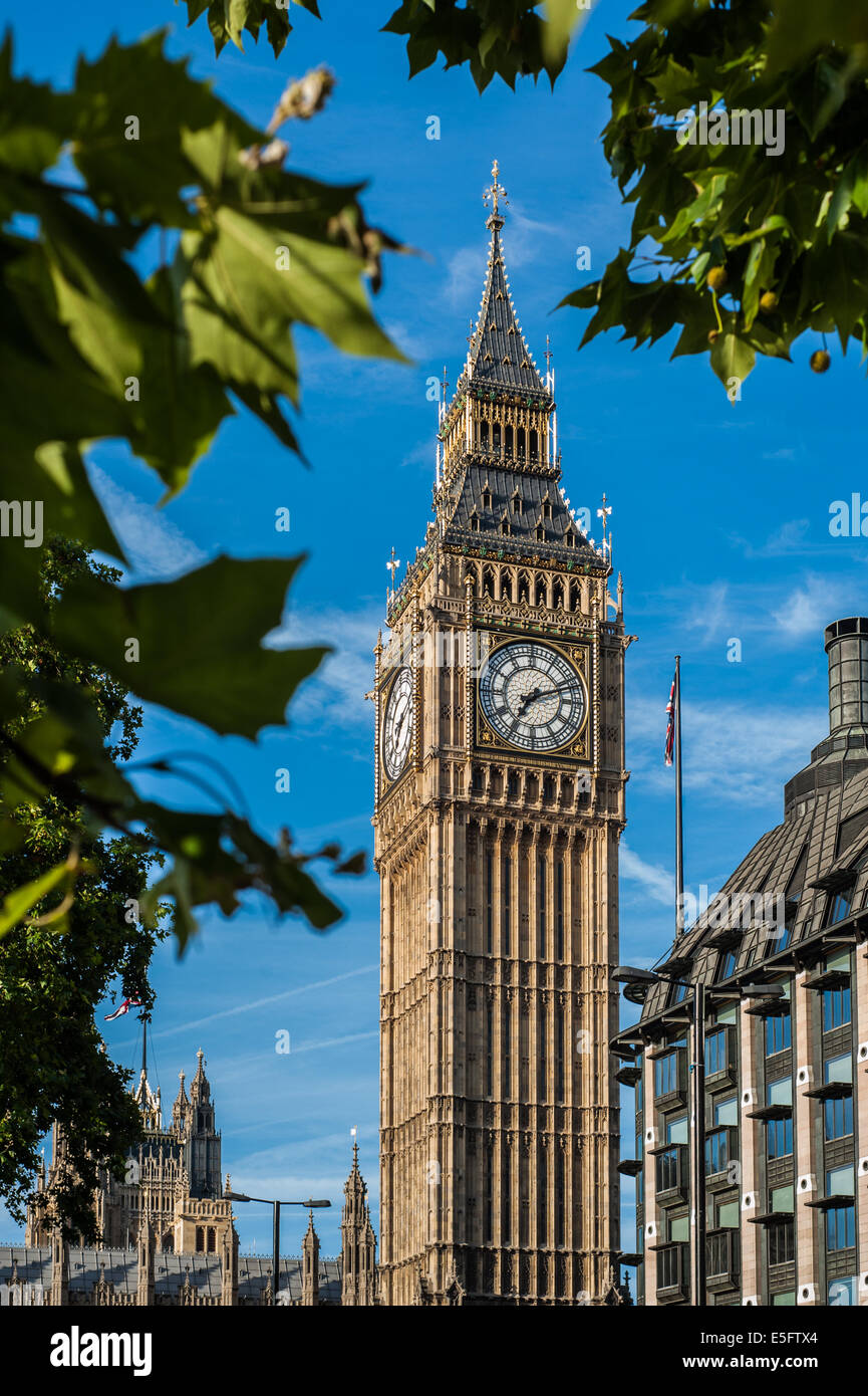 The Big Ben tower with the Great Bell of the clock at the north end of ...