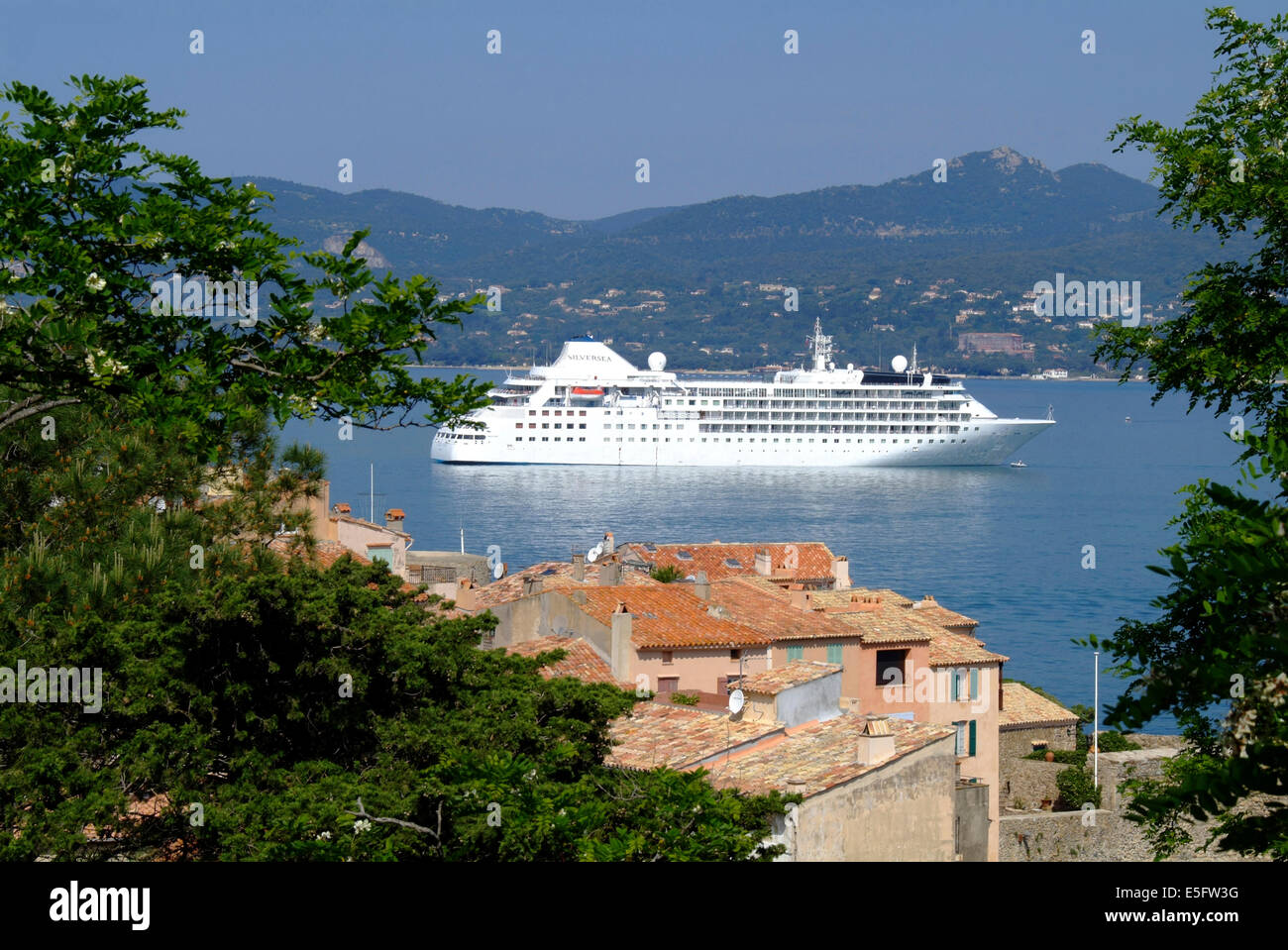 View over Saint Tropez with bay and cruise ship - Cote d'Azur Provence ...