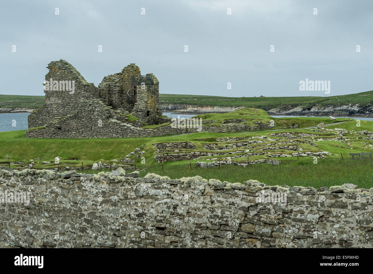 Jarlshof Prehistoric and Norse Settlement Stock Photo - Alamy
