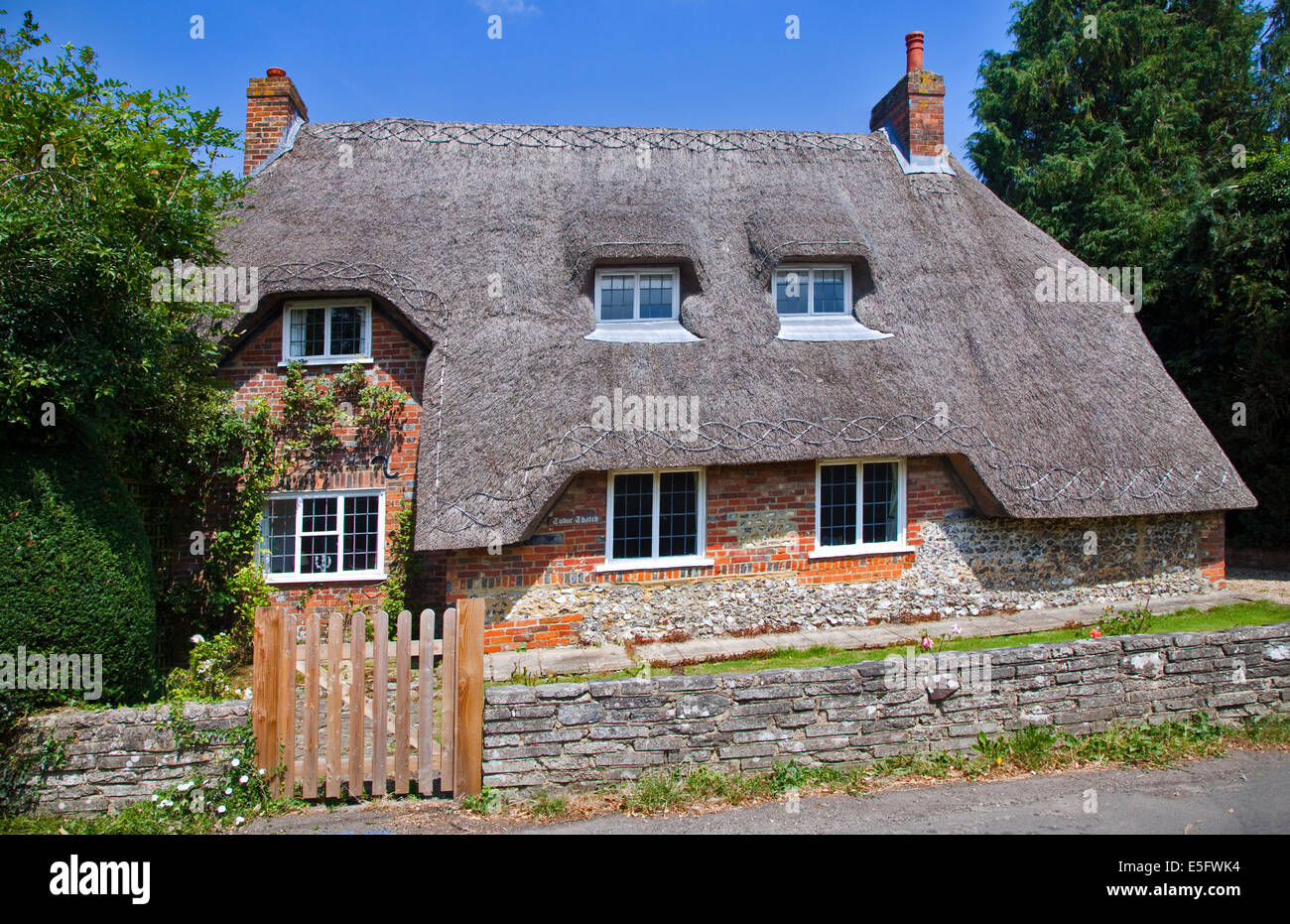 Tudor Thatch, Thatched Cottage, Easton, Hampshire, England Stock Photo ...