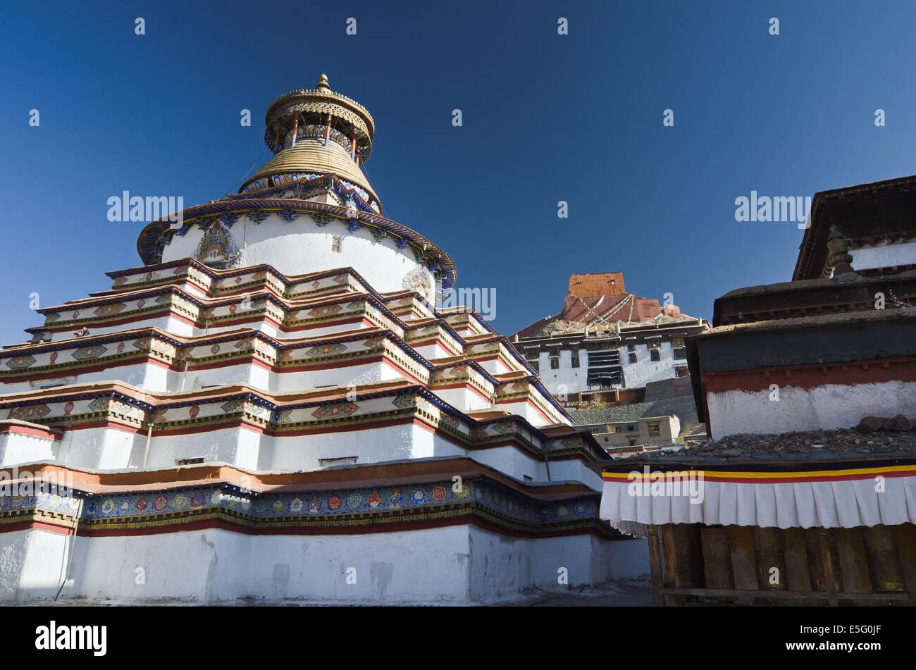 Kumbum stupa gyangtse tibet hi-res stock photography and images - Alamy