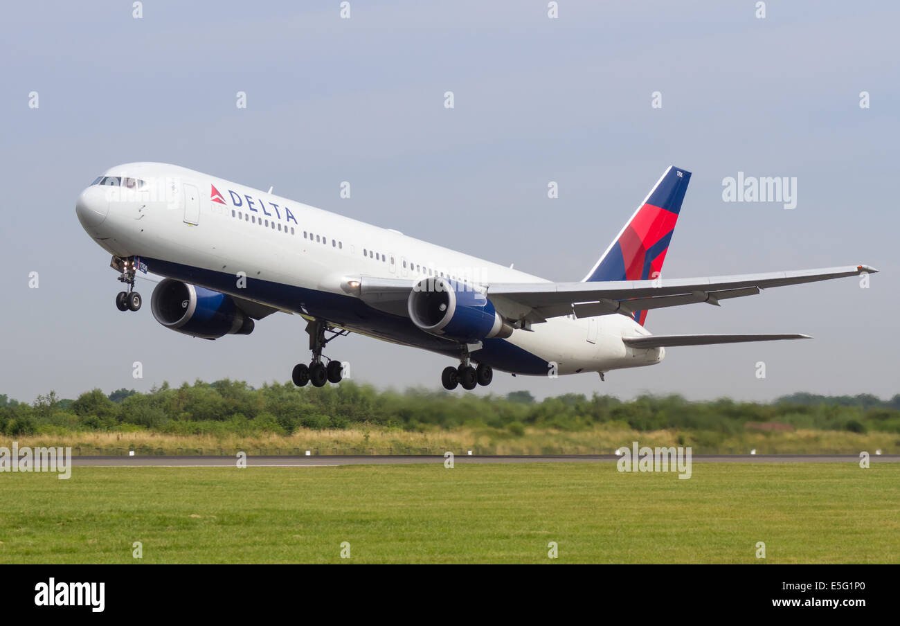 Boeing 767 hi-res stock photography and images - Alamy