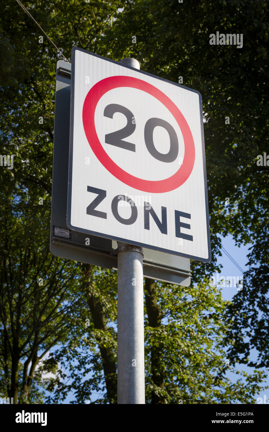 20 mph speed zone hi-res stock photography and images - Alamy