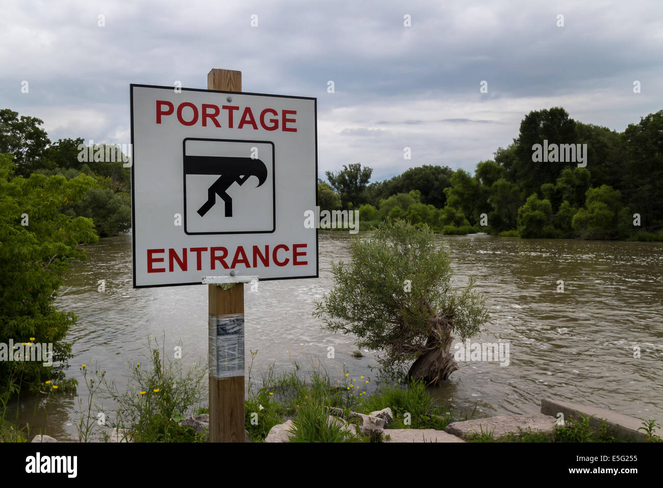 Sign identifying canoe access to river Stock Photo - Alamy