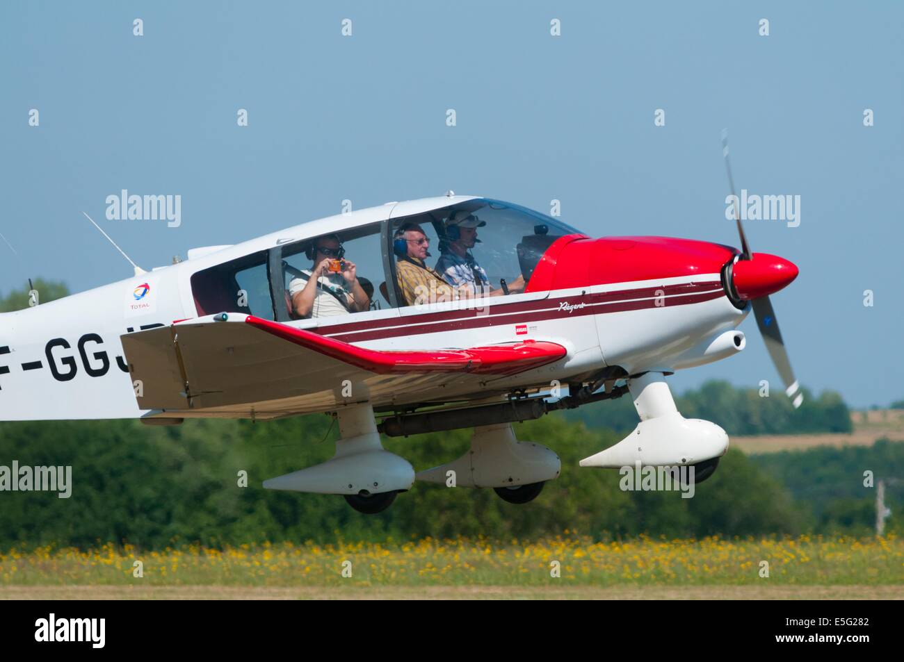 Robin aircraft hi-res stock photography and images - Alamy