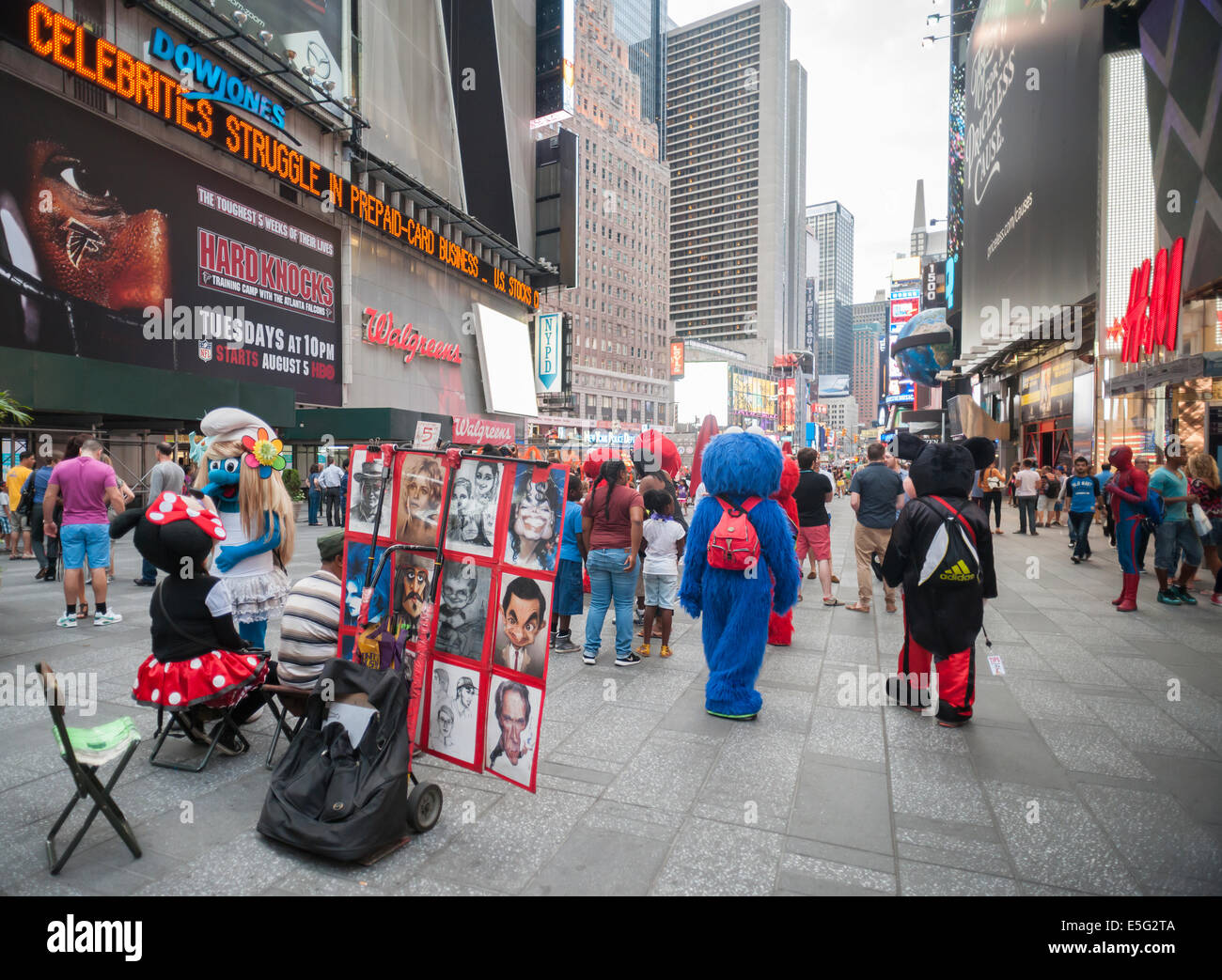 Cartoon Characters Times Square Manhattan High Resolution Stock Photography and Images - Alamy