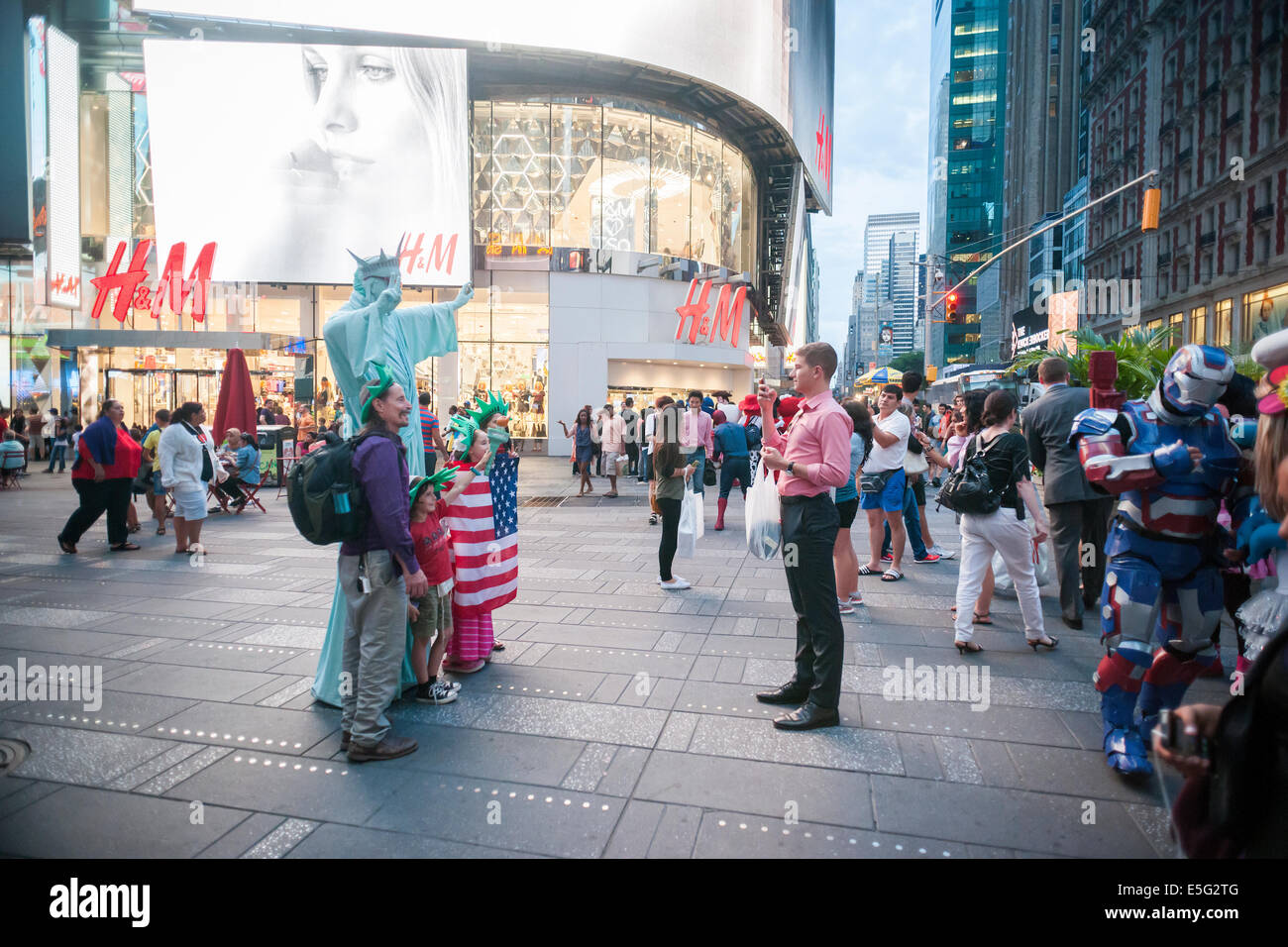 Cartoon characters times square manhattan hi-res stock photography and images - Alamy