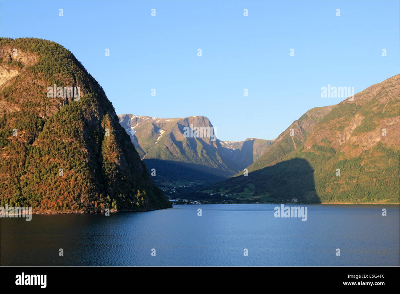 Fresvik, Sognefjorden, Sogn og Fjordane, Vestlandet, Norway Stock Photo ...