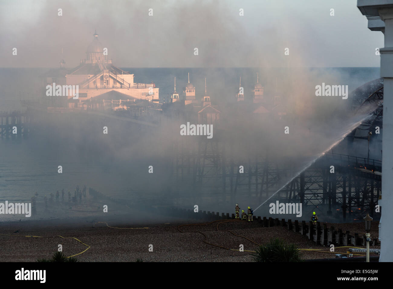 Pier Fire Stock Photos & Pier Fire Stock Images - Alamy