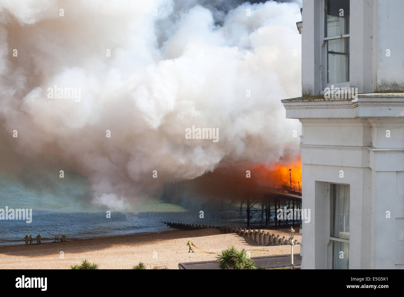 Eastbourne pier on fire Stock Photo - Alamy