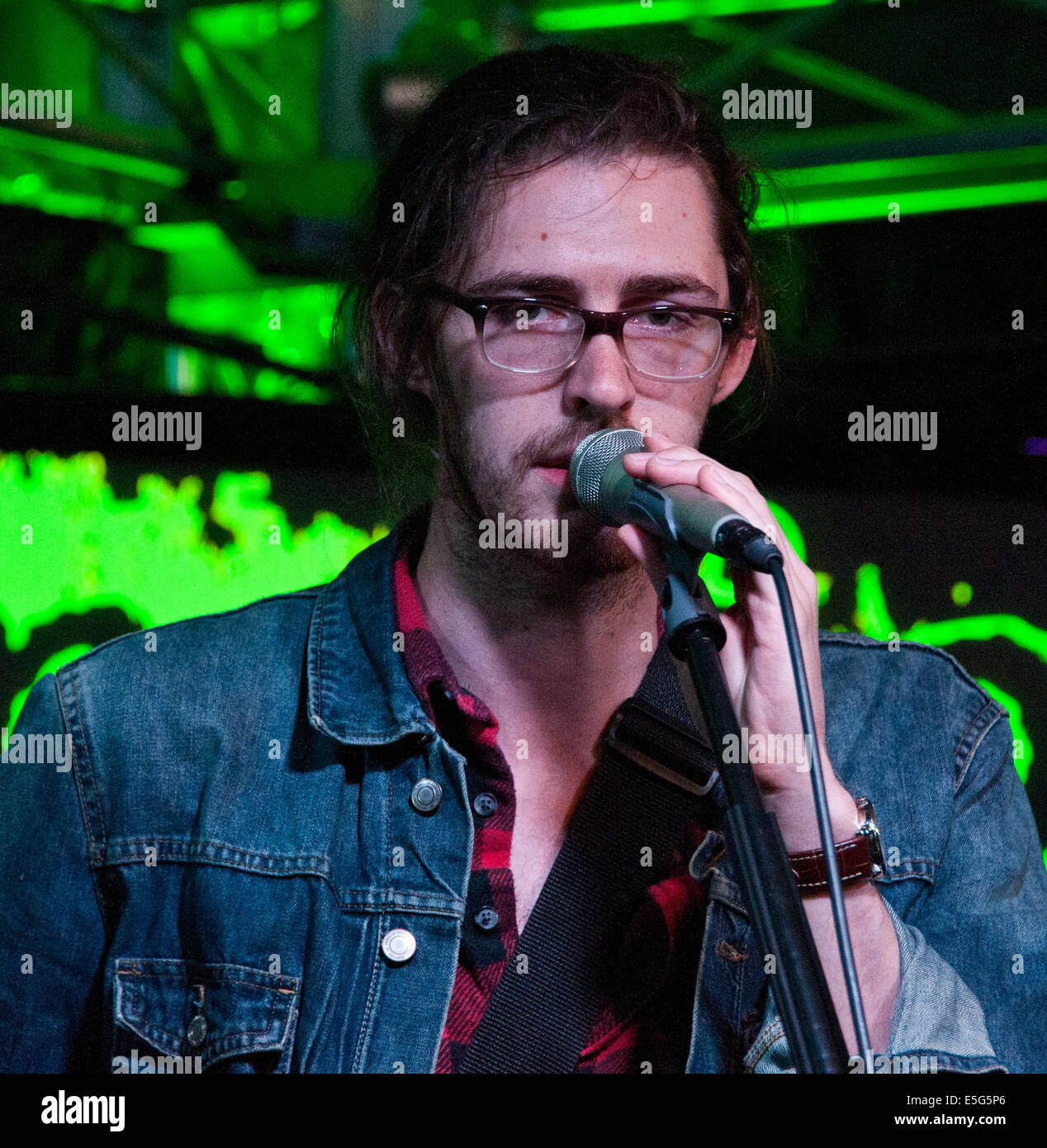 Pop hozier hi-res stock photography and images - Alamy