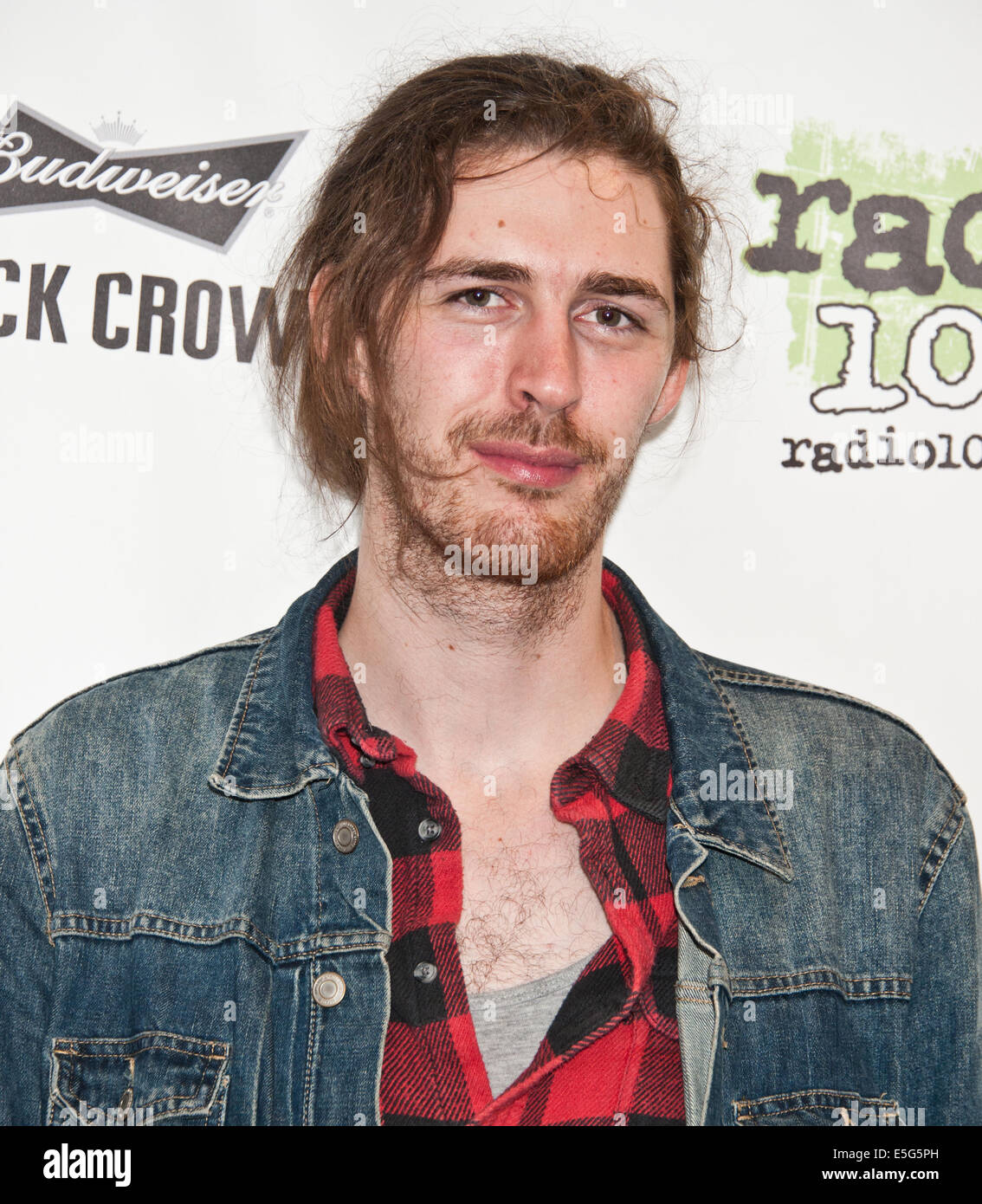 Irish singer songwriter hi-res stock photography and images - Alamy