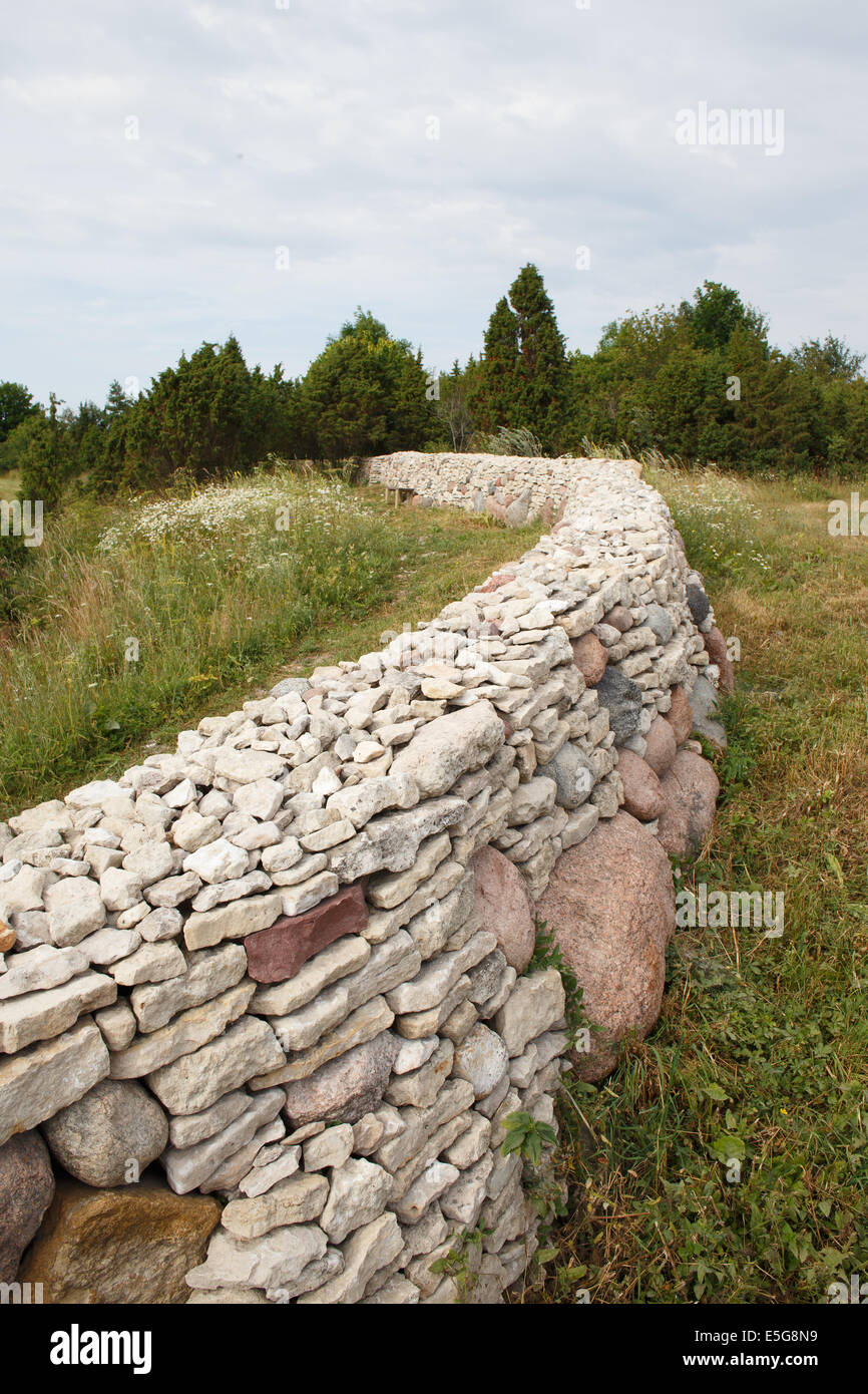 Round stone fence Stock Photo - Alamy