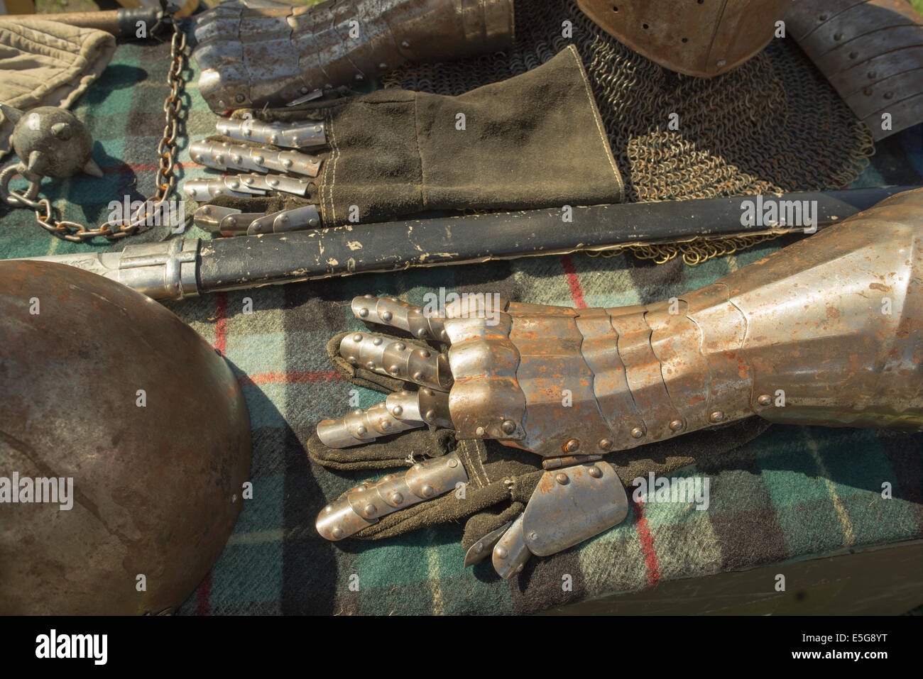 Medieval armour hi-res stock photography and images - Alamy