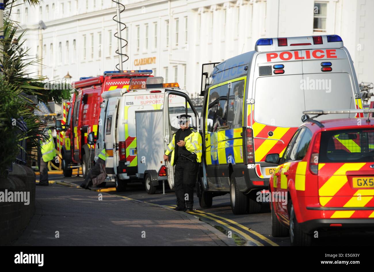 Emergency services uk hi-res stock photography and images - Alamy