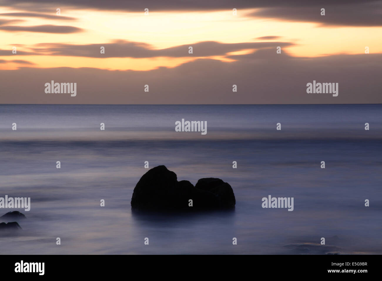 Broken boulders hi-res stock photography and images - Alamy