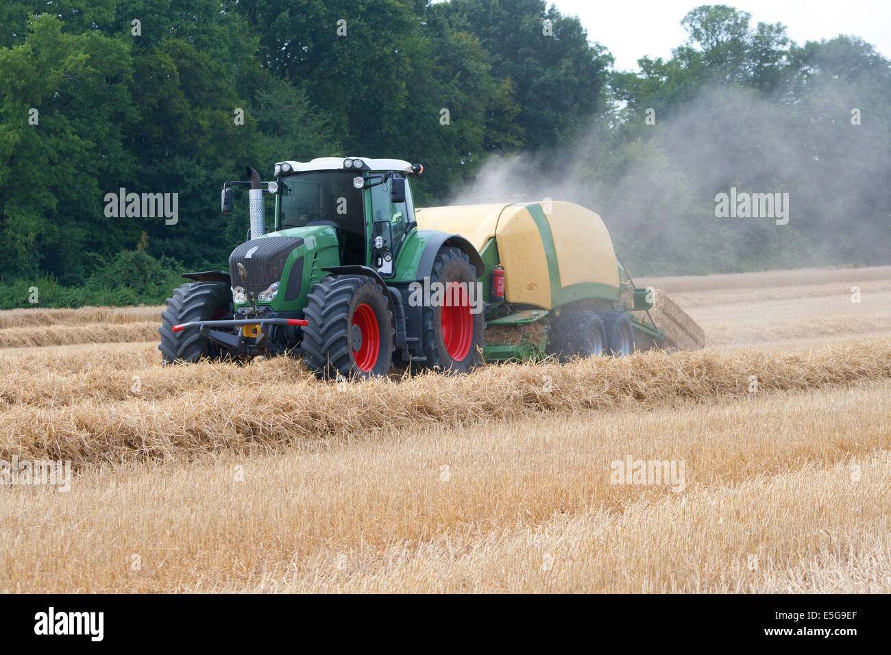 Trecker strohballen hi-res stock photography and images - Alamy
