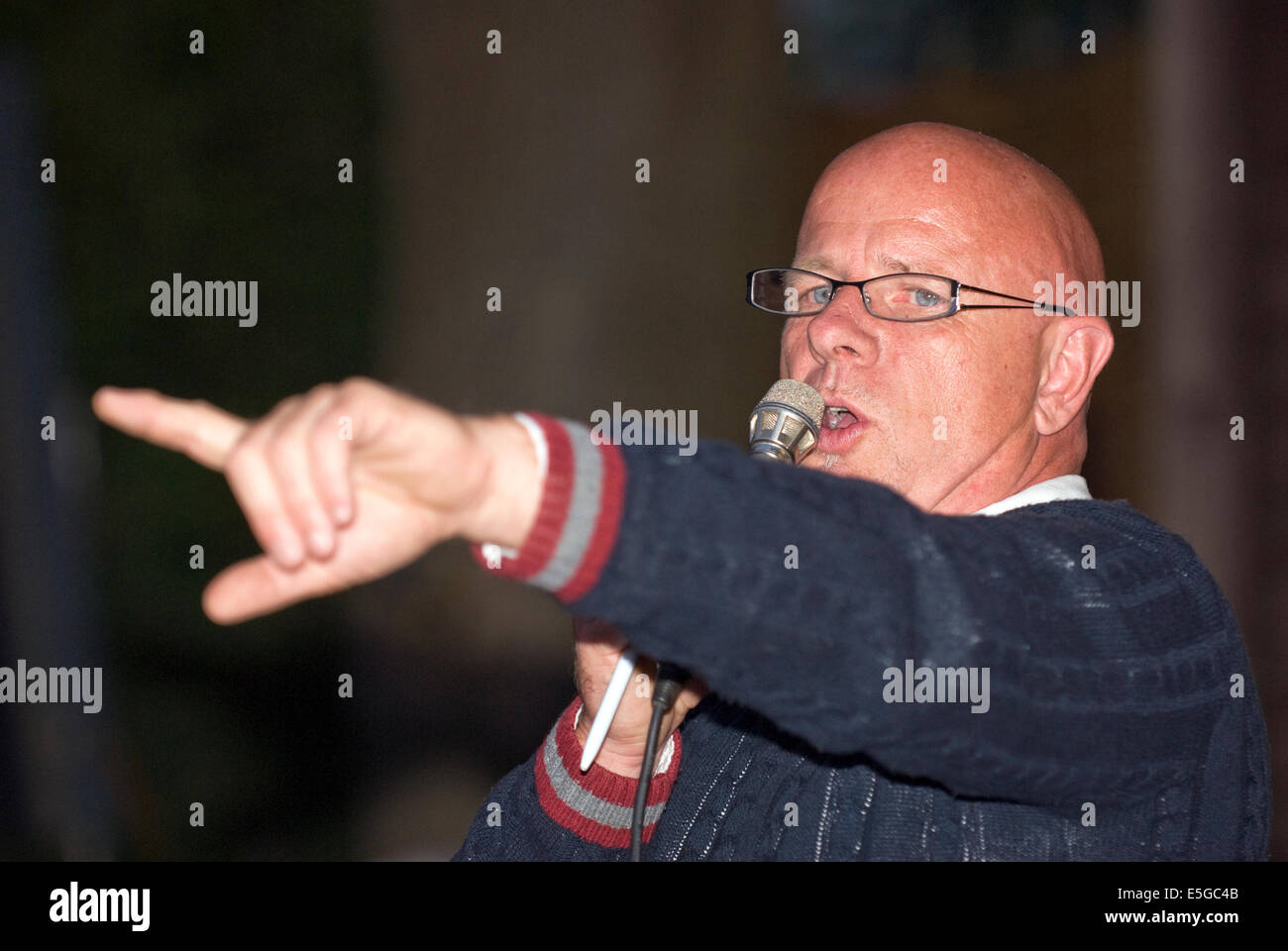 Auctioneer bidding auctions hi-res stock photography and images - Alamy