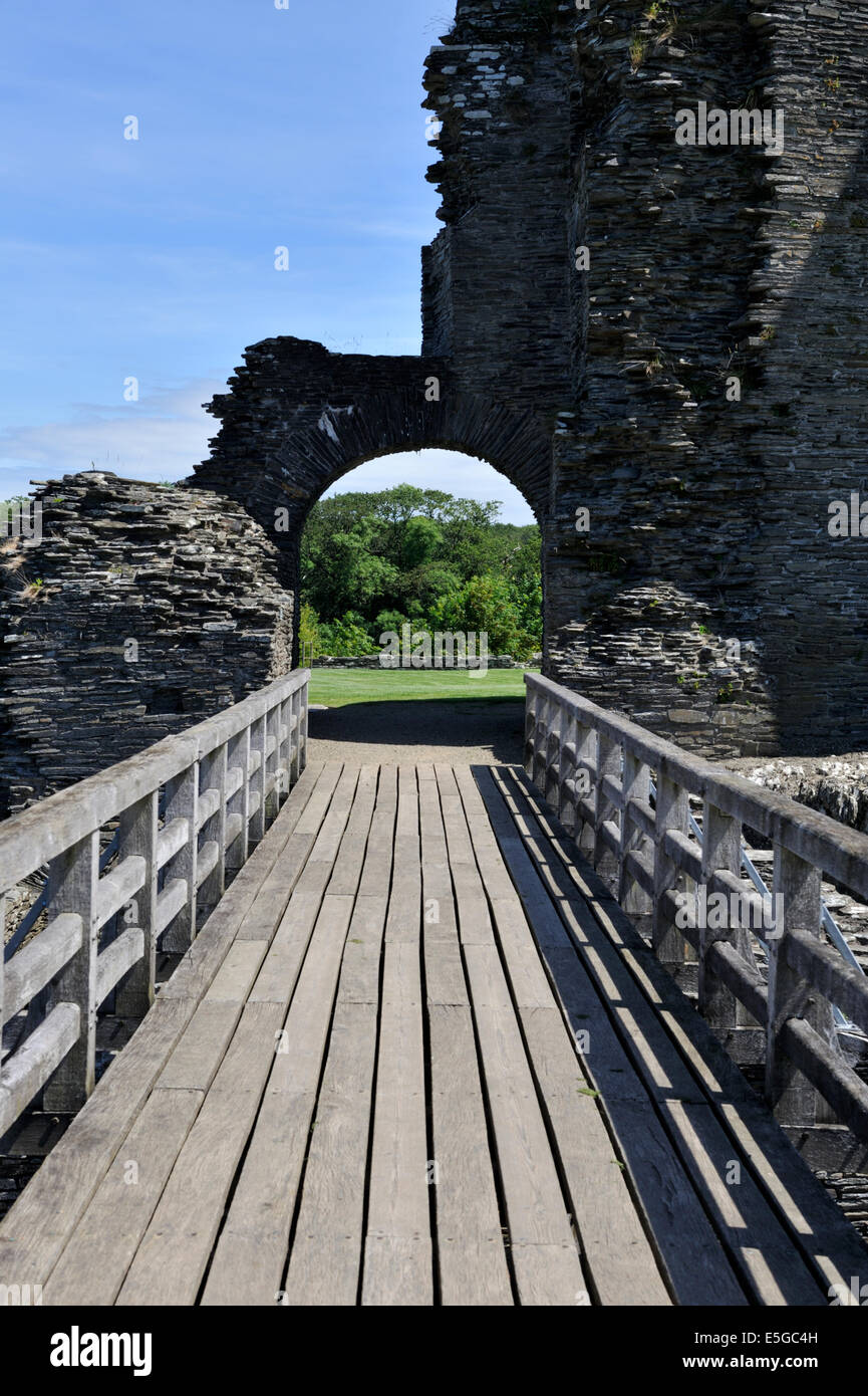 Entrance path Cilgerran Castle Cilgerran, Pembrokeshire, west Wales ...