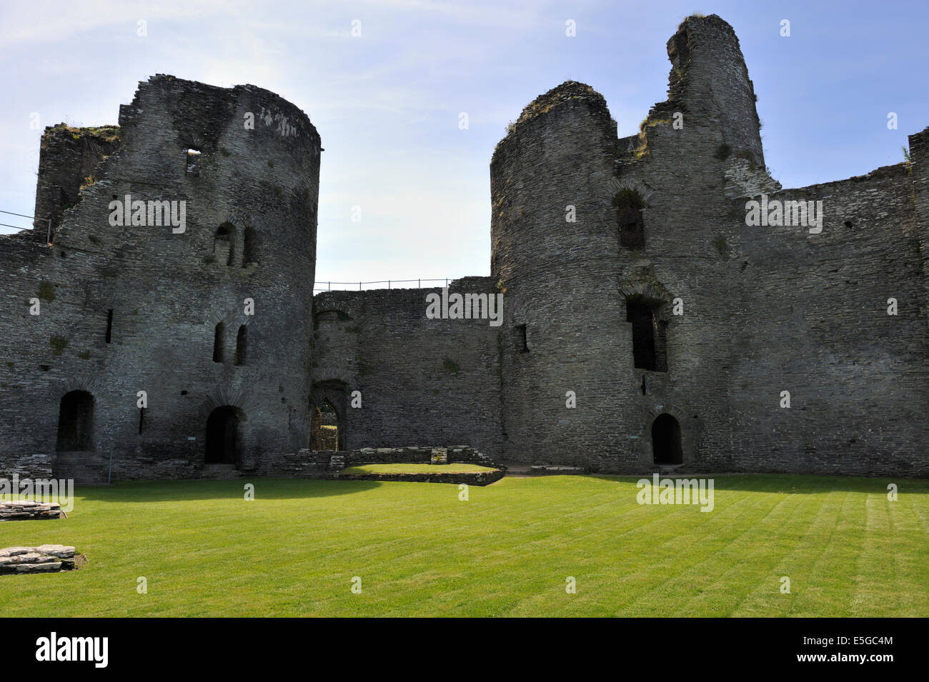 Twin towers of Cilgerran Castle Cilgerran, Pembrokeshire, west Wales ...