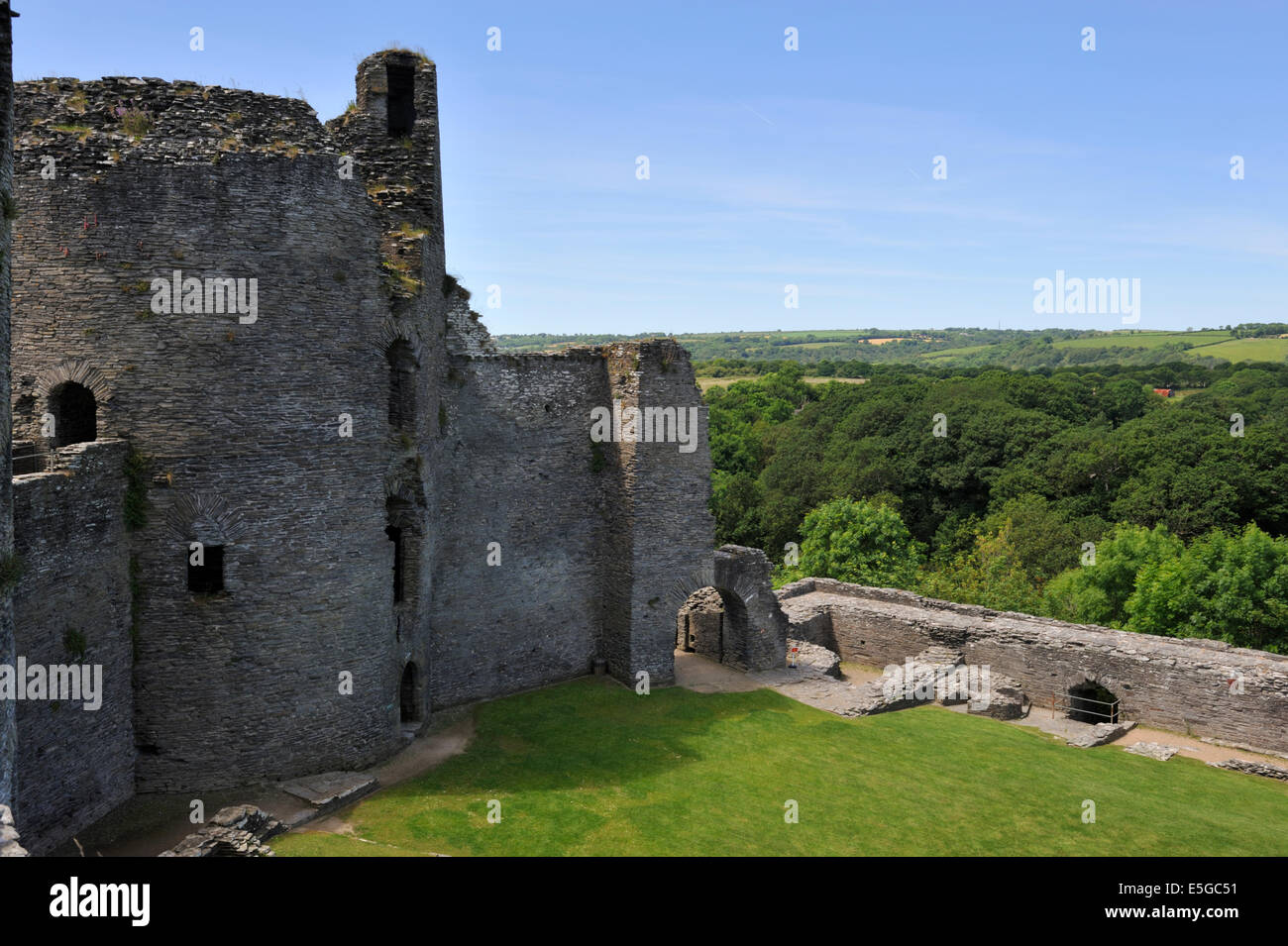 One of the towers of Cilgerran Castle Cilgerran, Pembrokeshire, west ...
